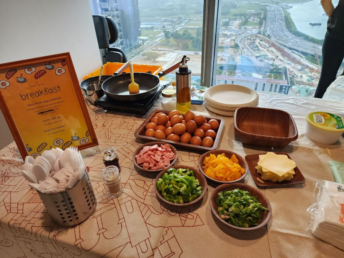 Breakfast Eggs Live station for Corporate Events | PartyMojo